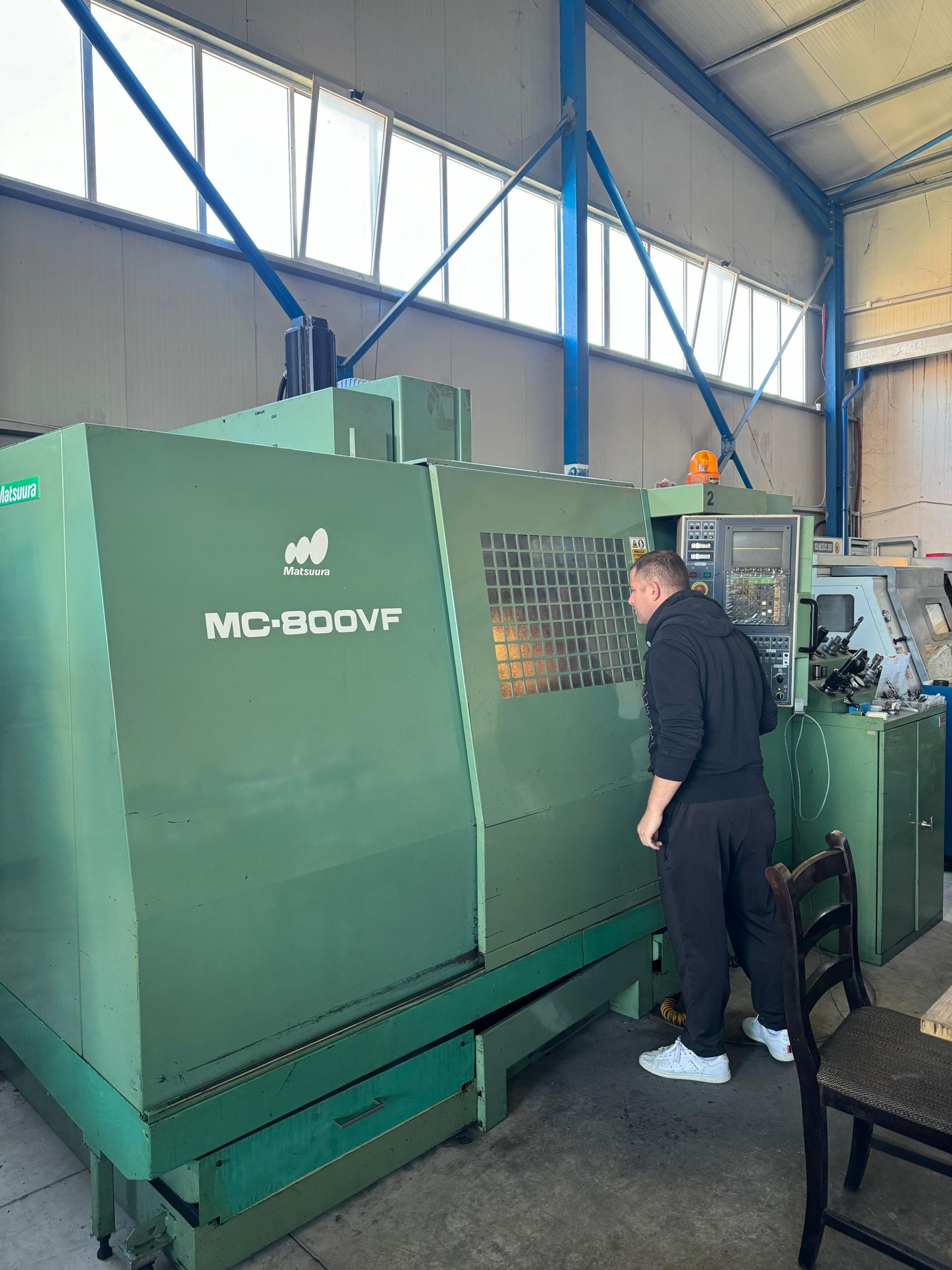 Rreth Nesh Al-seiki cnc